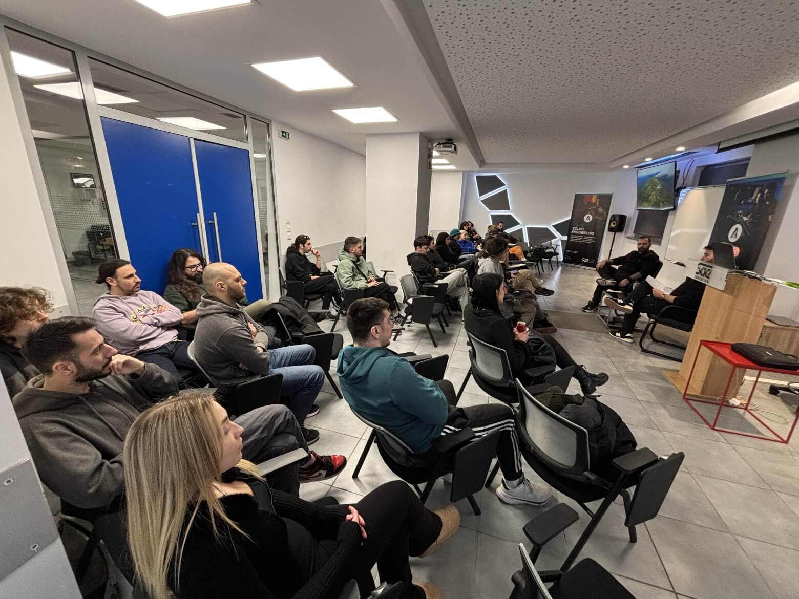 Ο Βέβηλος και ο Saisma στη SAE Athens για ένα student Open Talk