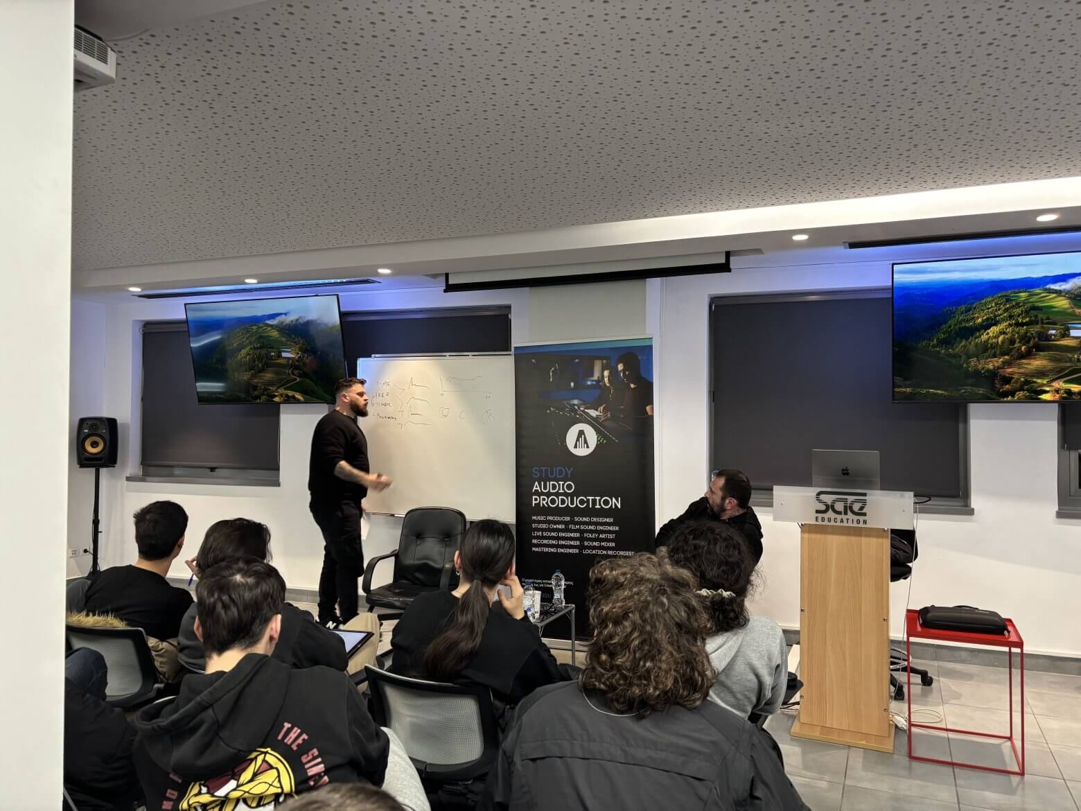 Ο Βέβηλος και ο Saisma στη SAE Athens για ένα student Open Talk